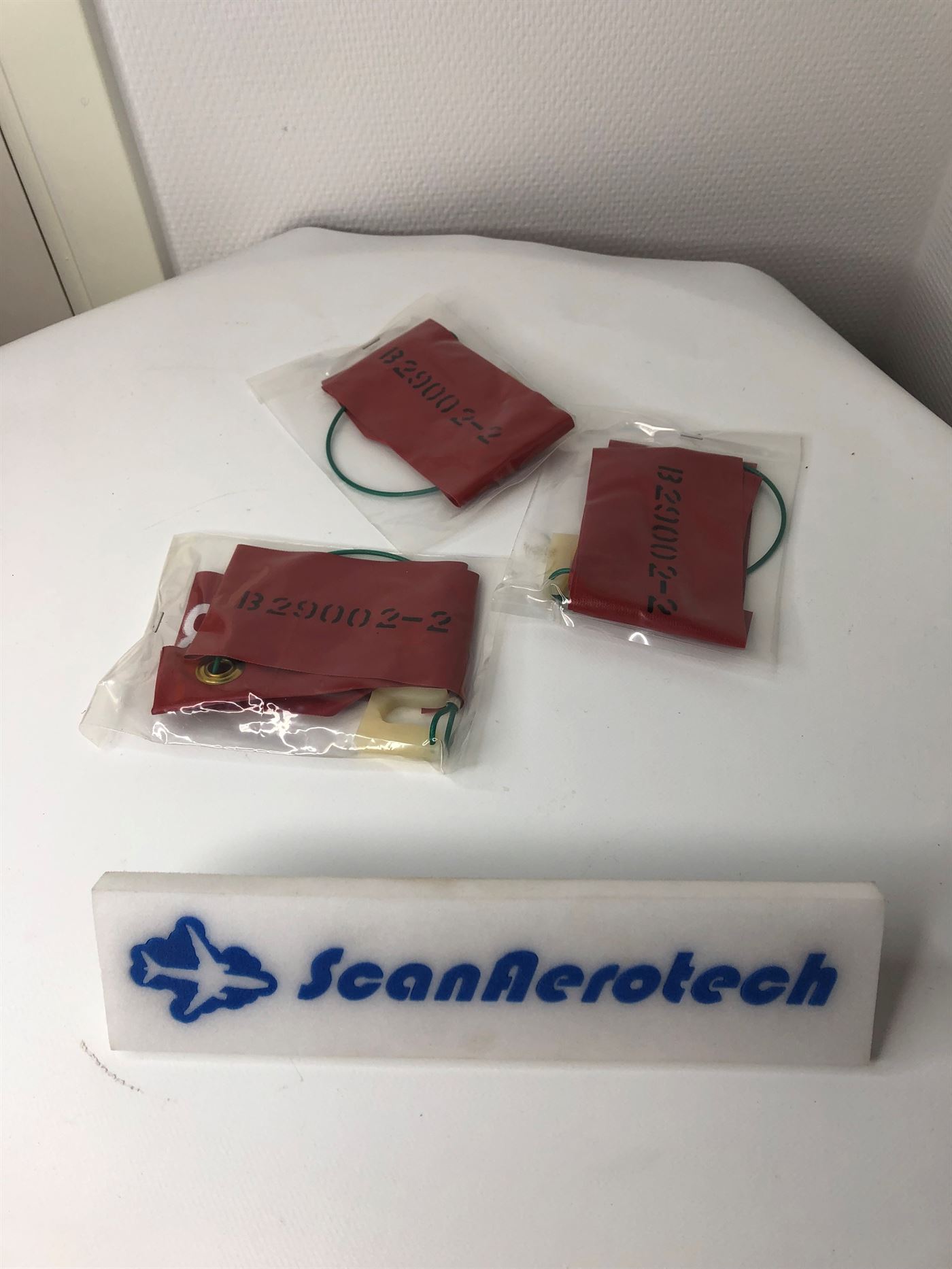 B757 LOCK SET - HYDRAULIC RESERVOIR VENT VALVE