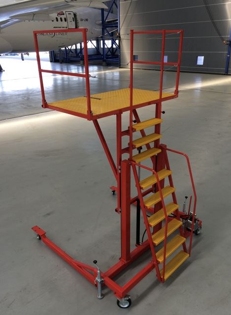 B787 WHEEL WELL ACCESS STAIR 1,8M - 2,6M FLEXIBLE HEIGHT